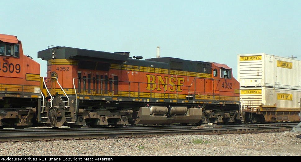 BNSF 4352
